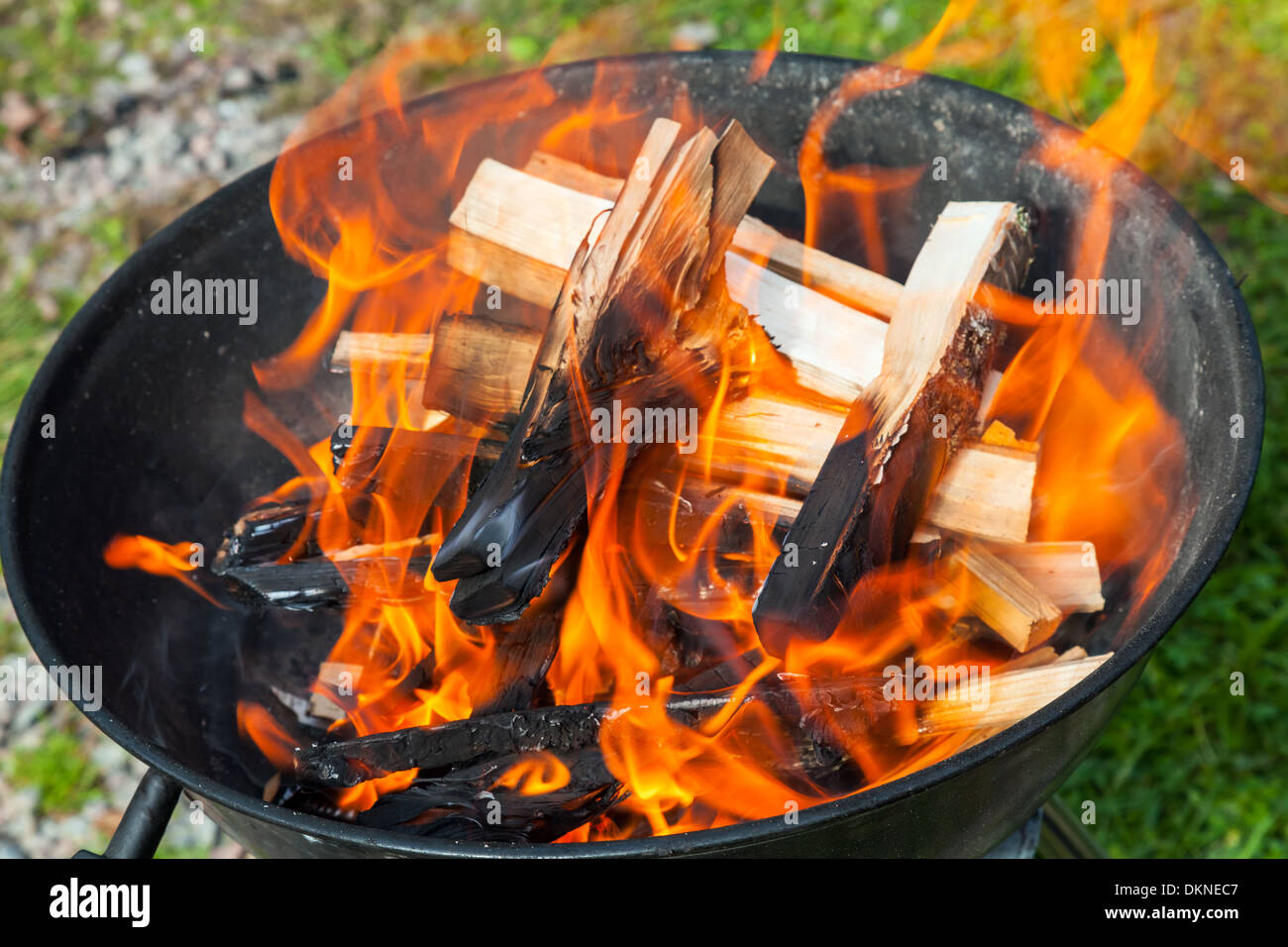 Closeup photo of natural big bbq fire on wood Stock Photo - Alamy
