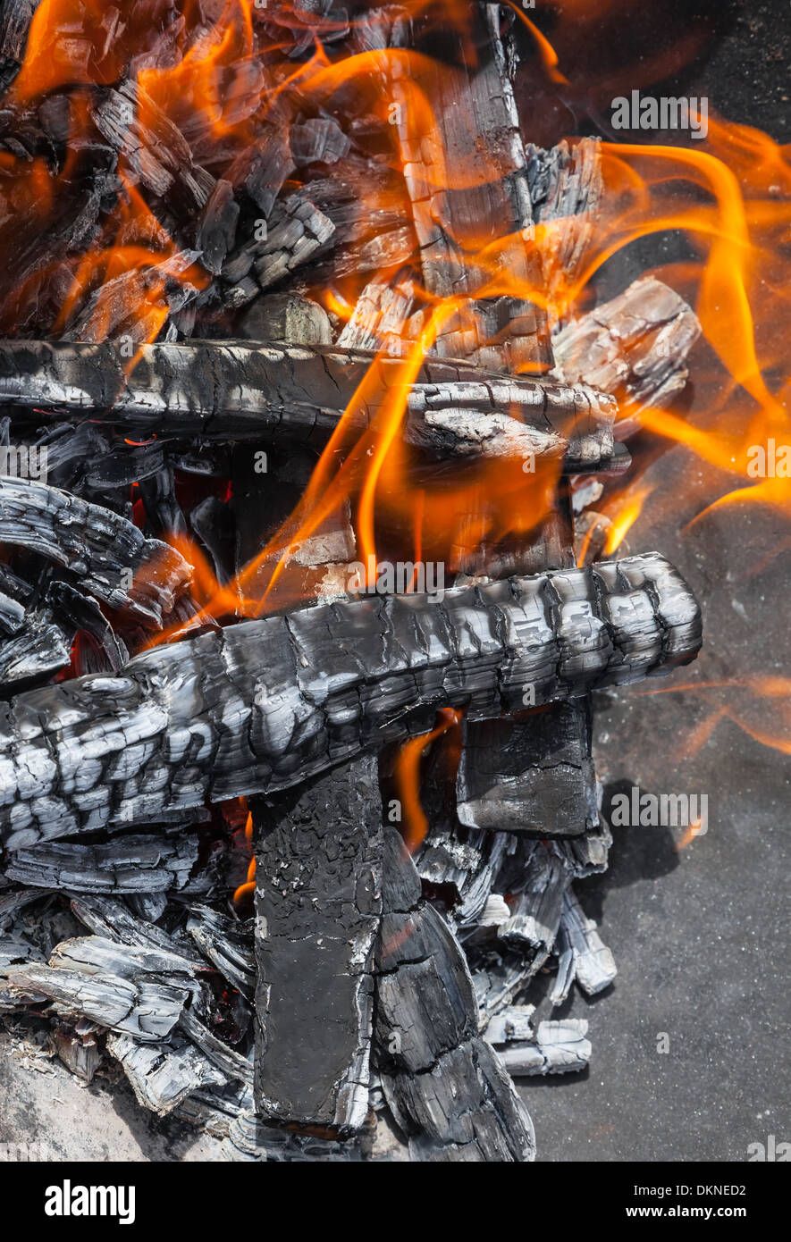 Closeup photo of natural outdoor bonfire Stock Photo - Alamy
