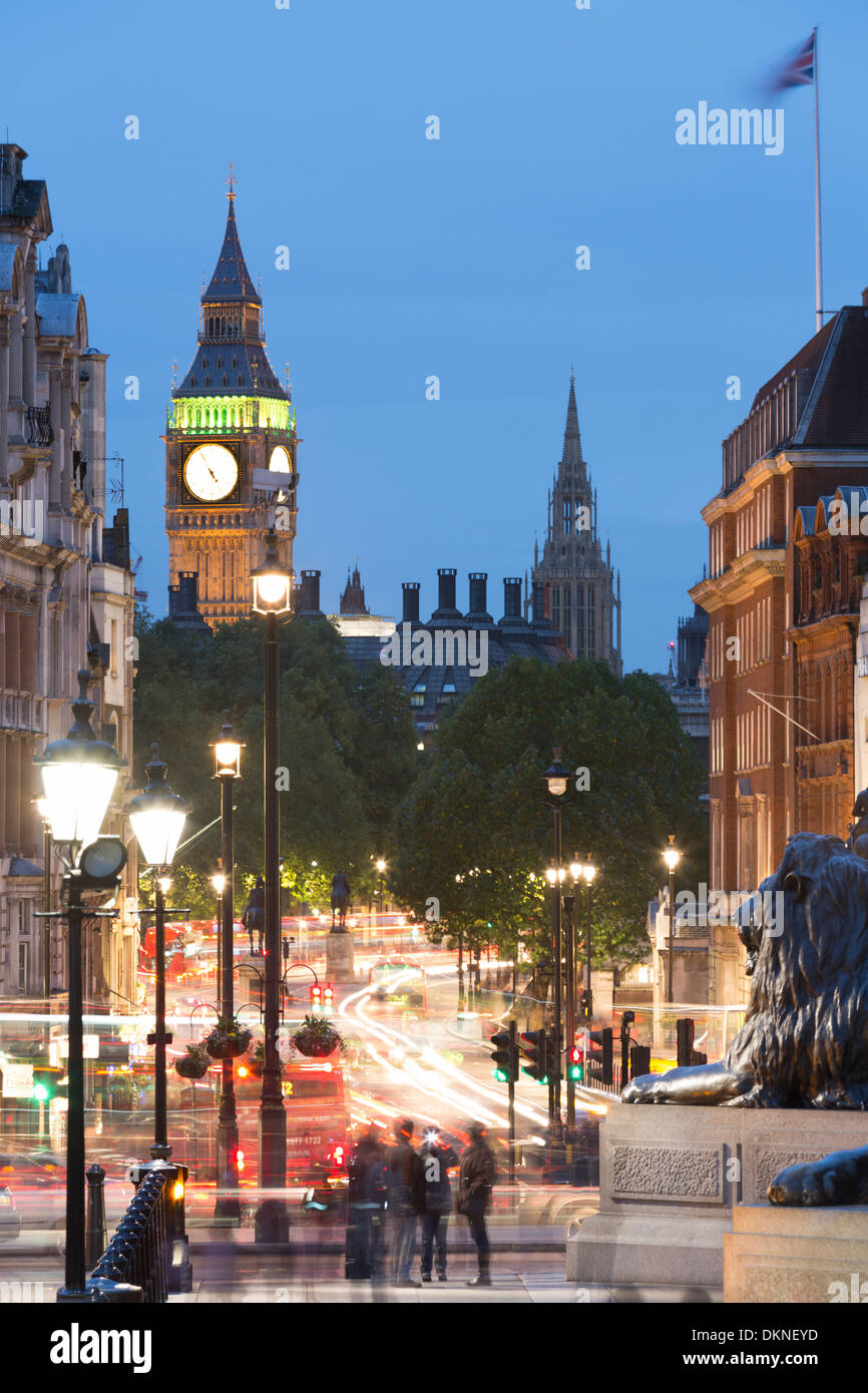 London night view hi-res stock photography and images - Alamy