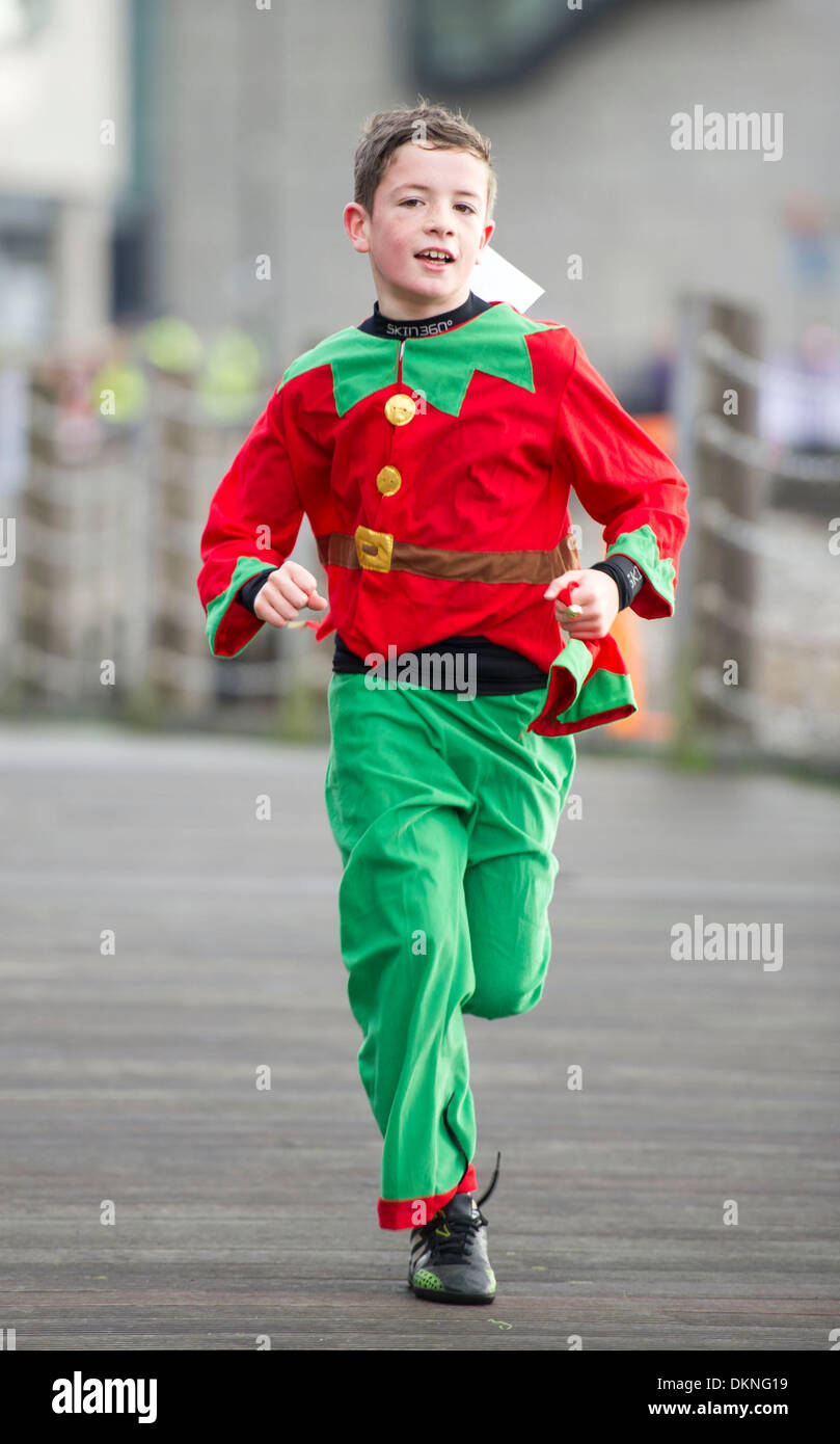 Cardiff, Wales, UK.8th Dec 2013. The Great Cardiff Bay Santa and Elf ...