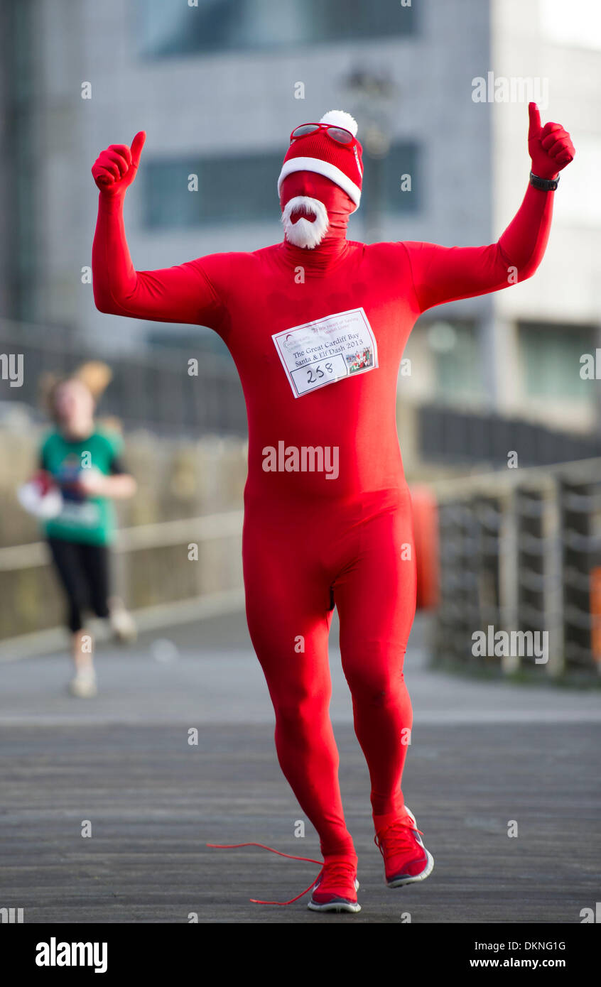 Cardiff, Wales, UK.8th Dec 2013. The Great Cardiff Bay Santa and Elf ...