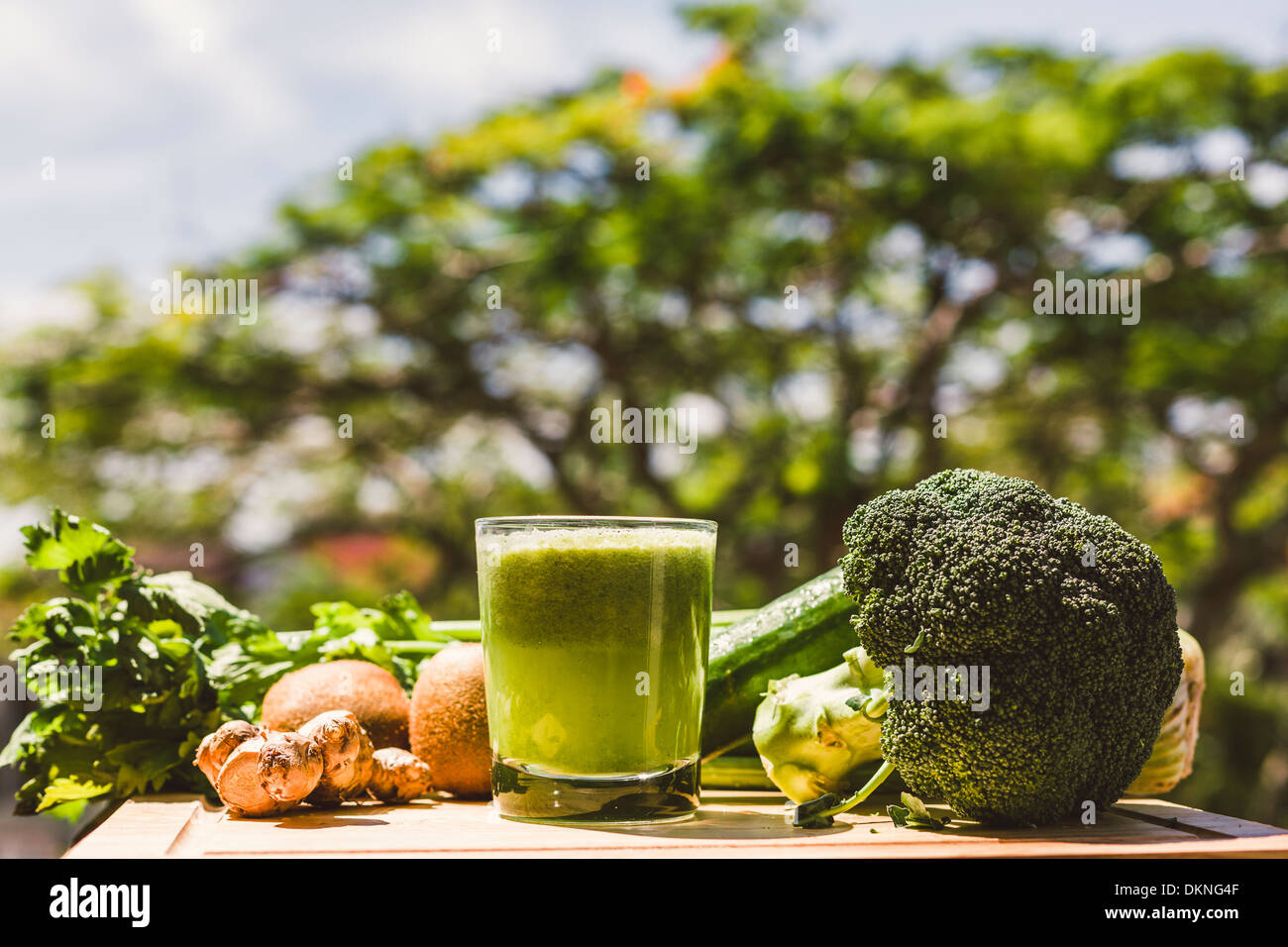 Green fresh vegetable juice hi-res stock photography and images - Alamy