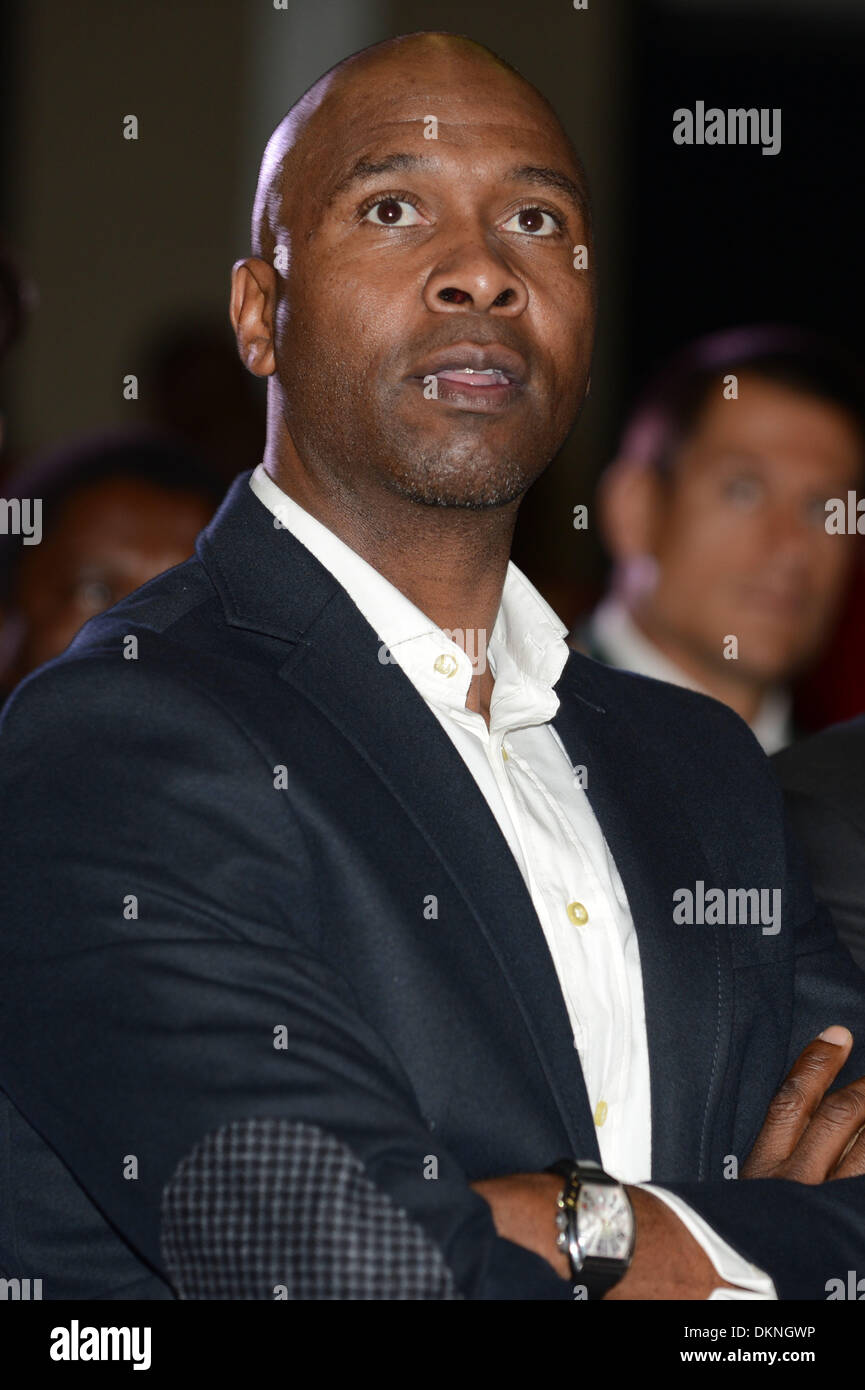 South africa captain lucas radebe hi-res stock photography and images ...