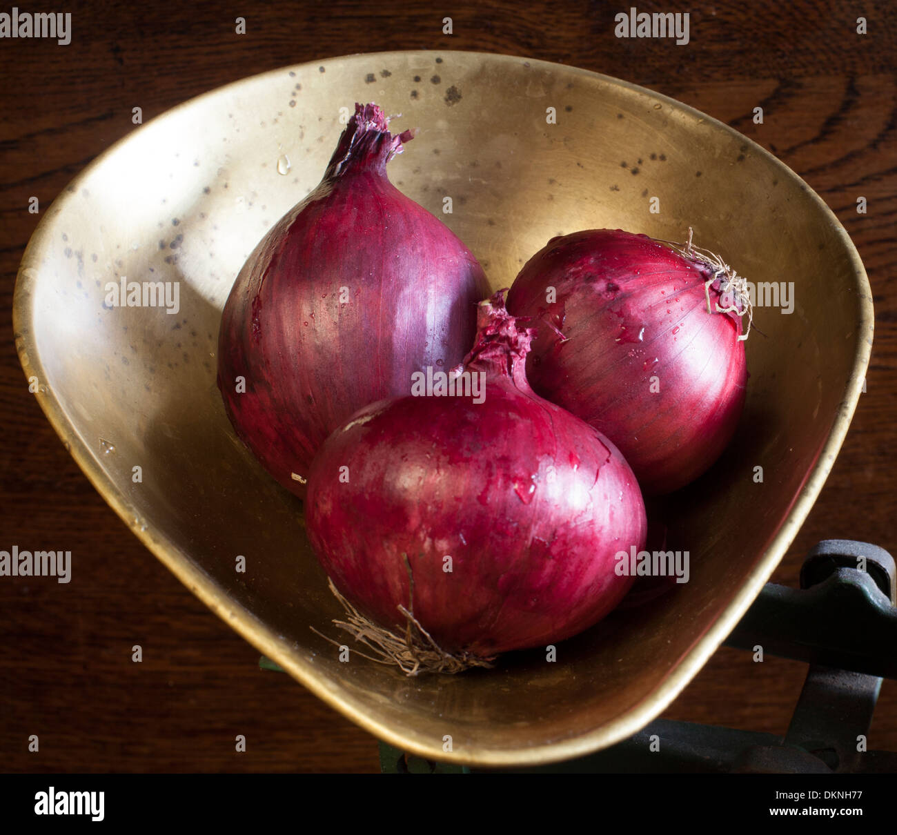 3 onions hi-res stock photography and images - Alamy