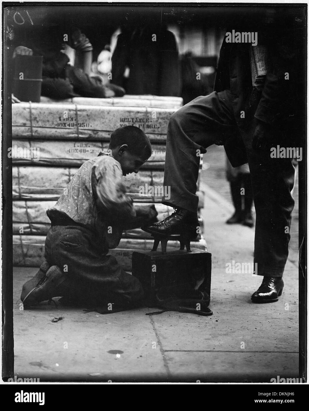 Early 1900s bootblack hi-res stock photography and images - Alamy