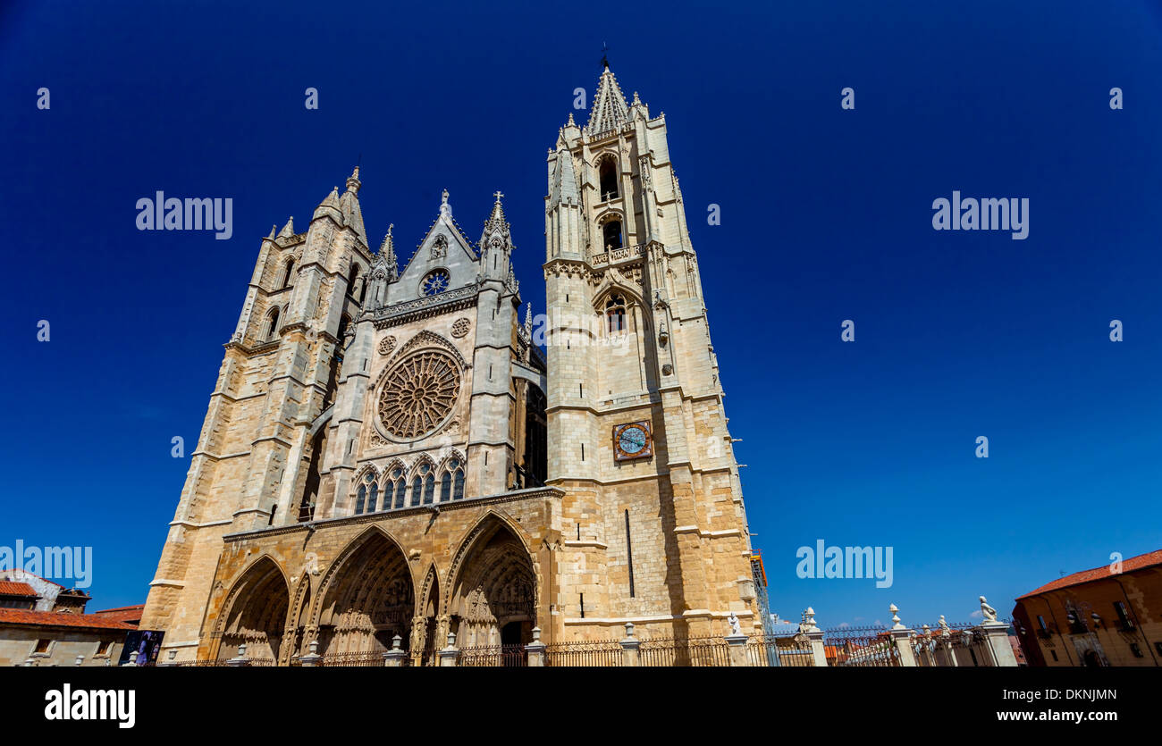 Gothic cathedral leon castilla leon hi-res stock photography and images ...