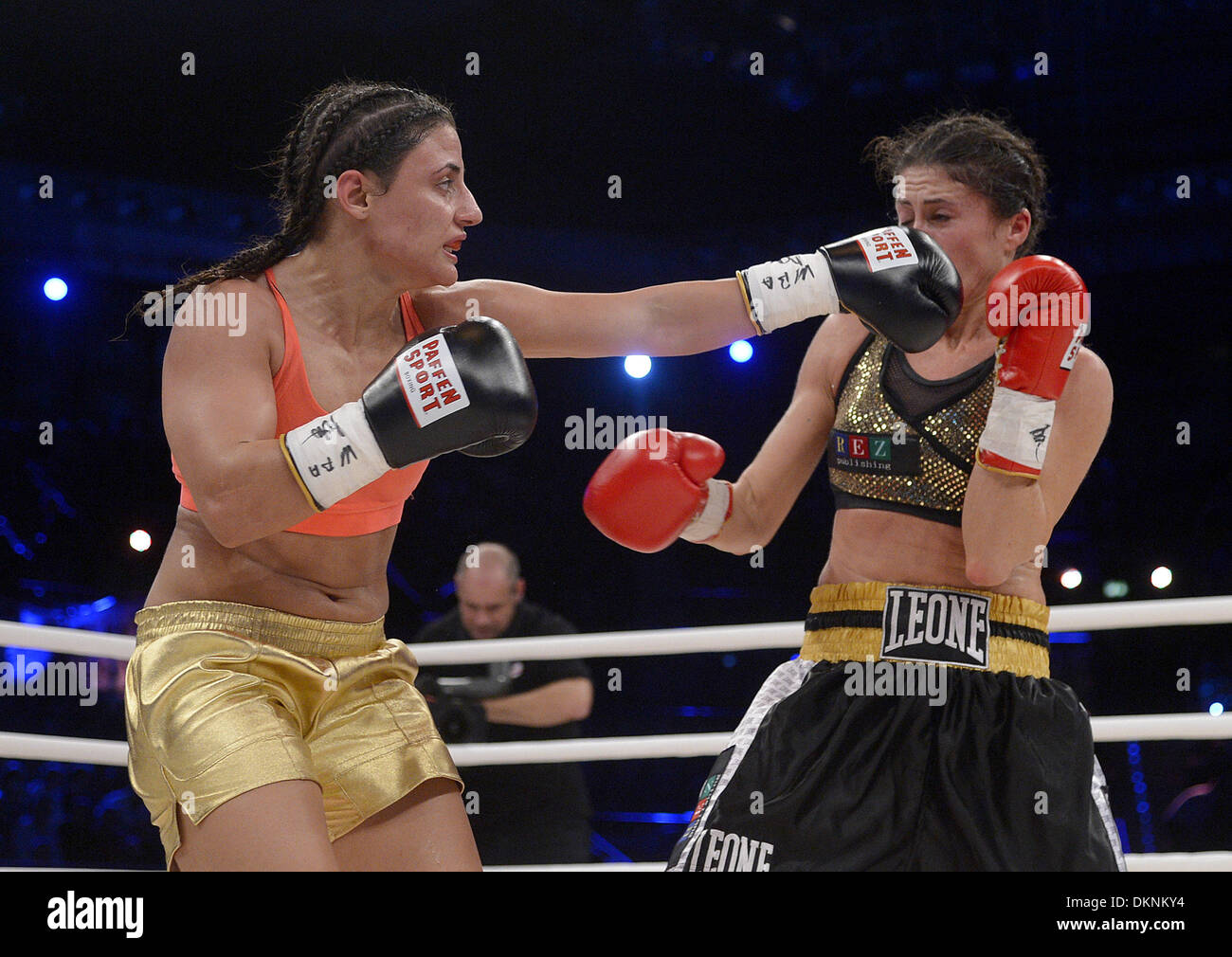 Italy's Simona Galassi fights Germany's WBA world champion in ...