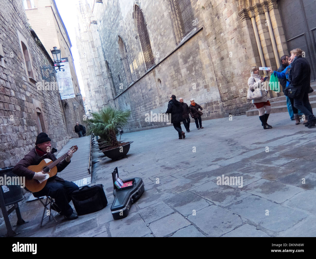 Europe street performers hi-res stock photography and images - Alamy