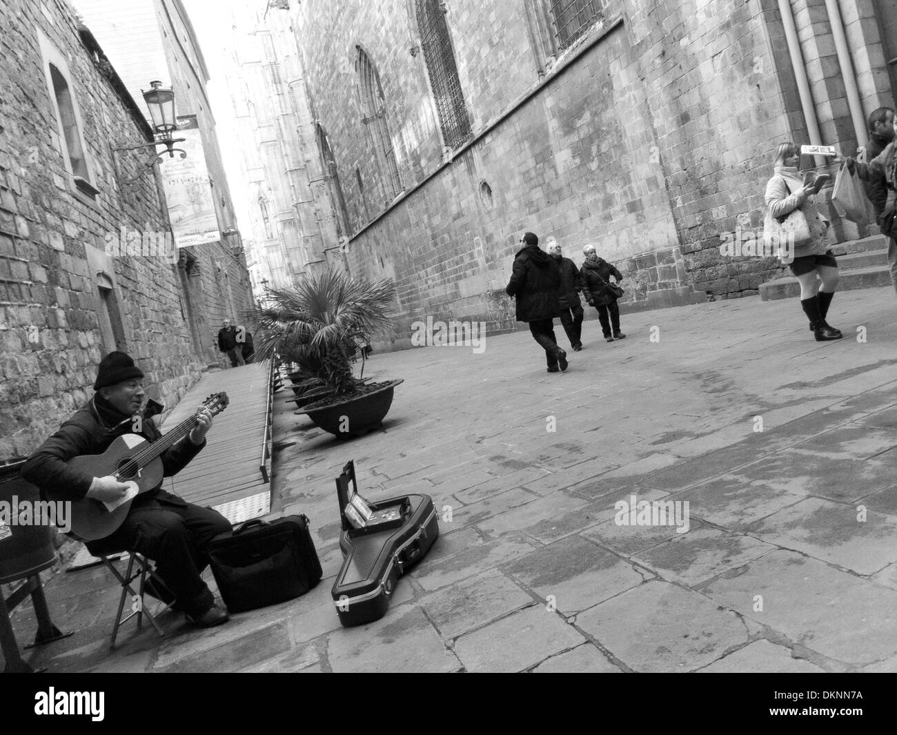 Europe street performers hi-res stock photography and images - Alamy