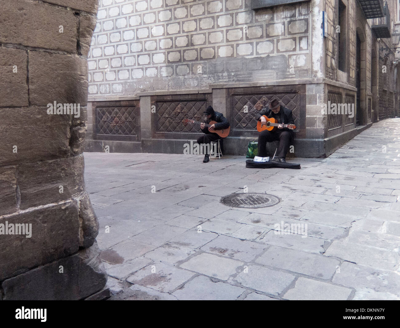 Europe street performers hi-res stock photography and images - Alamy