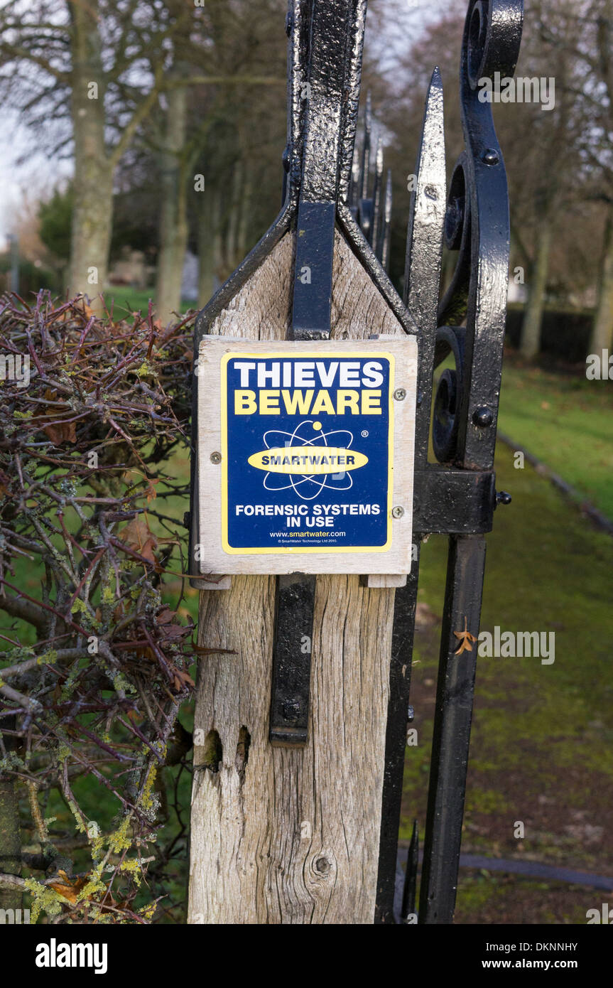 Gate crime theft hi-res stock photography and images - Alamy