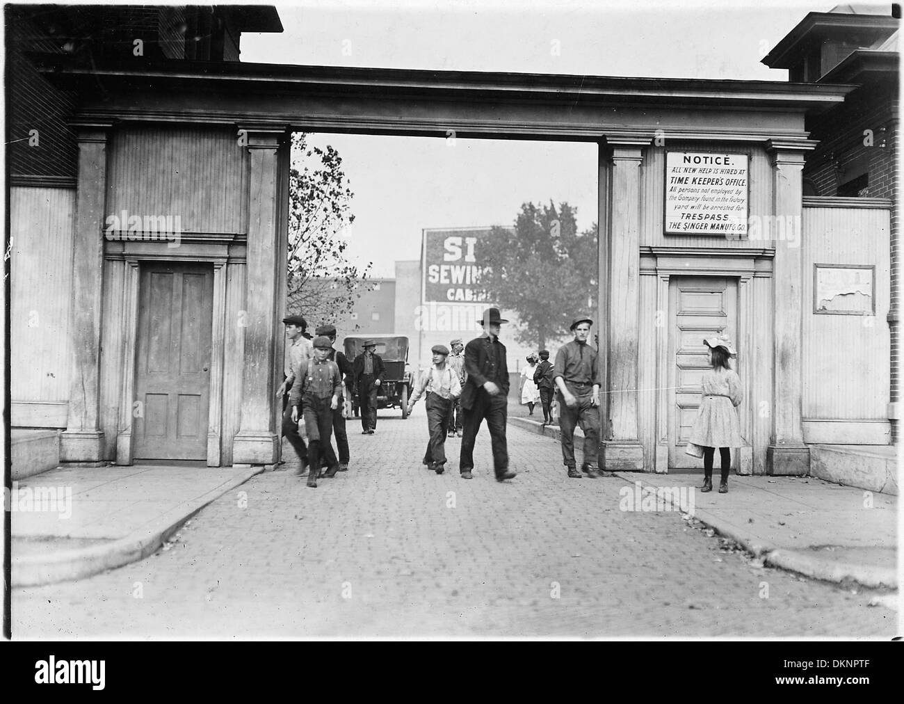 This photo captures the noon hour at Singer Manufacturing Company in ...