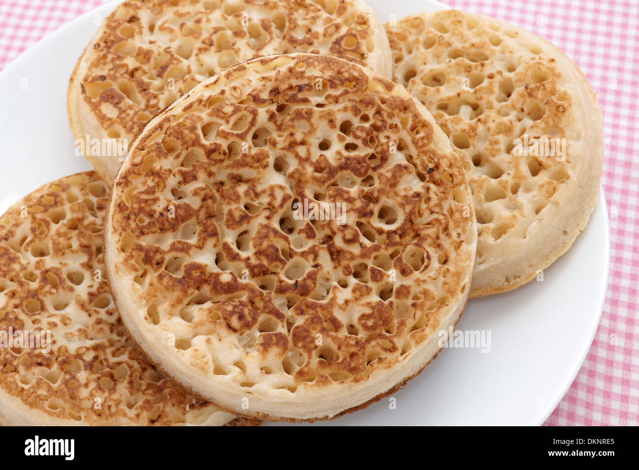 English toasted crumpets hi-res stock photography and images - Alamy
