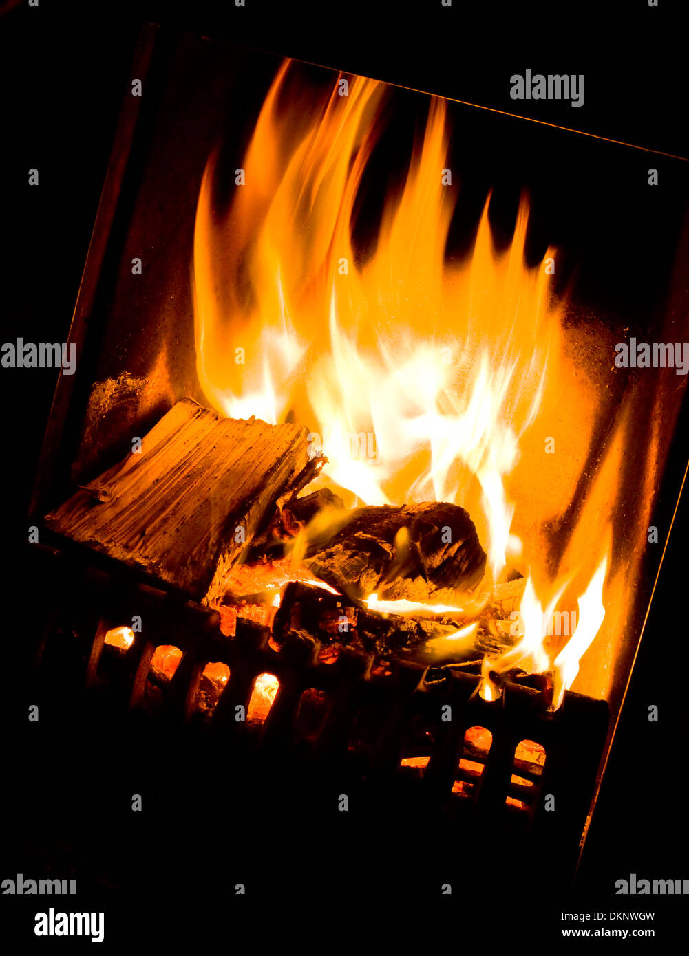 Logs on a fire hi-res stock photography and images - Alamy