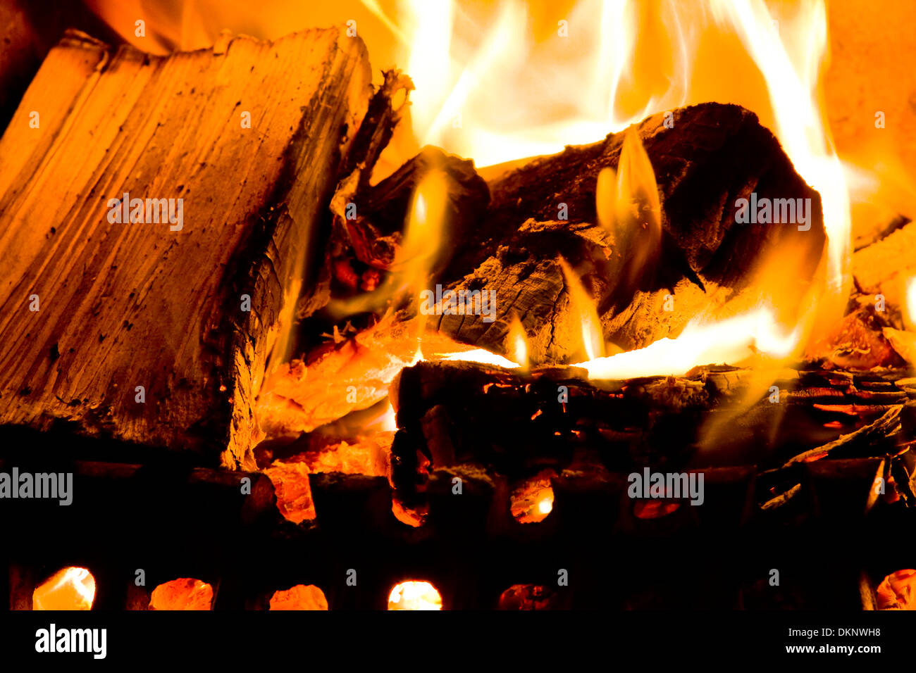 Burn an open fire hi-res stock photography and images - Alamy