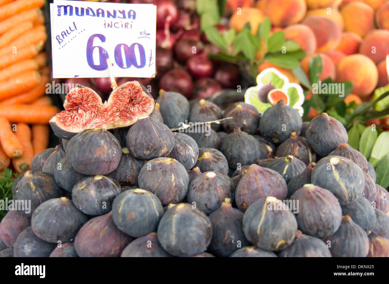Fresh figs in an open-air market in Istanbul Stock Photo - Alamy