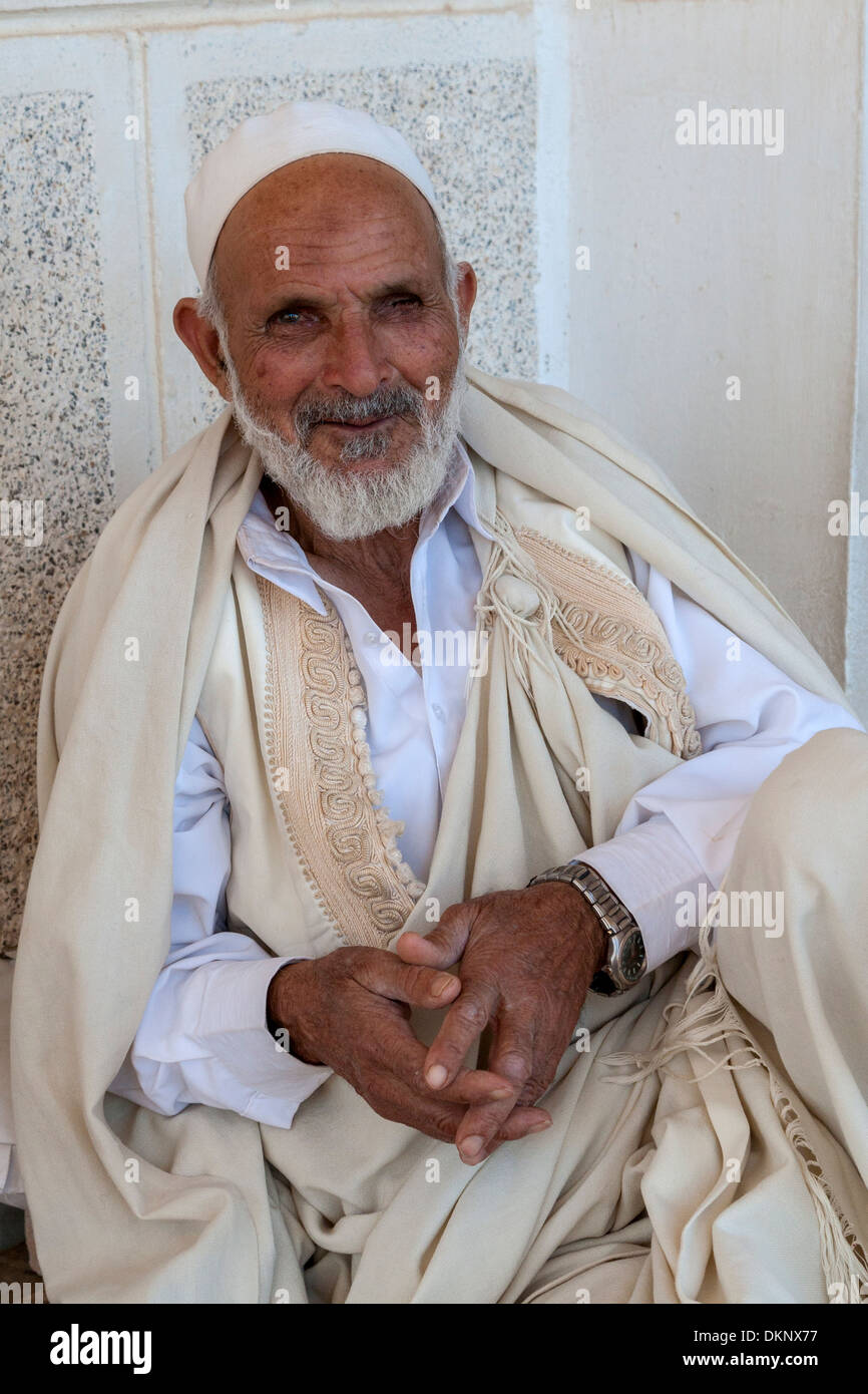 Old man in traditional clothes hi-res stock photography and images - Alamy