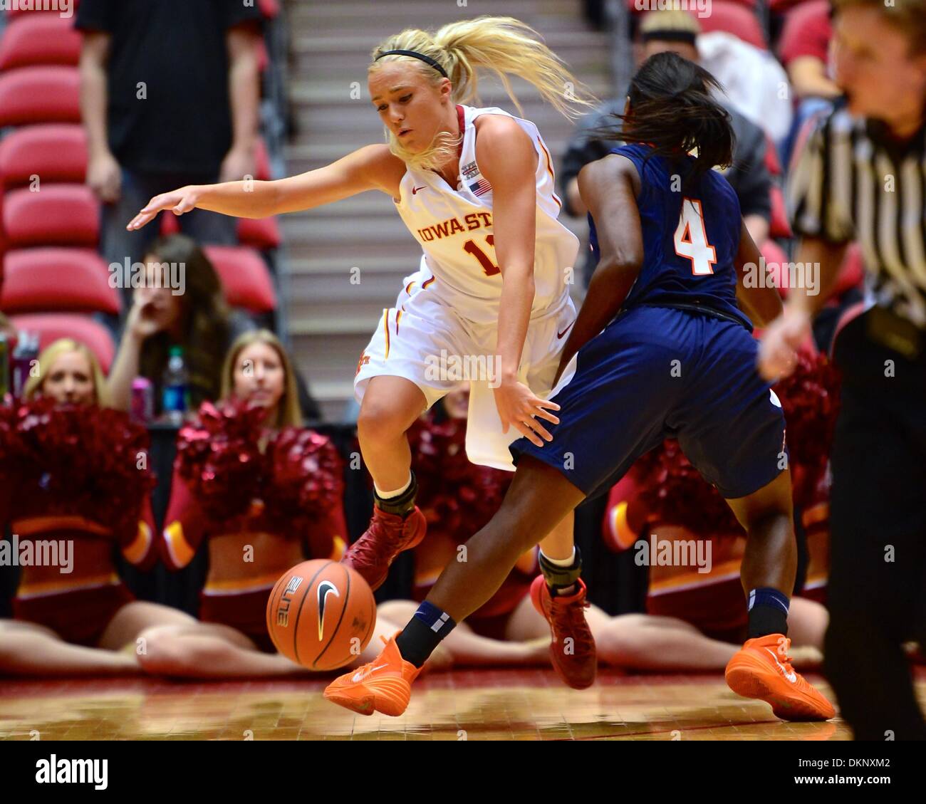 Basketball player stealing ball hi-res stock photography and images - Alamy