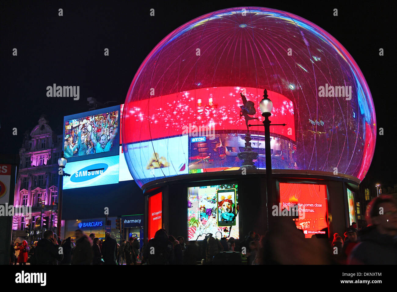 Snowglobes hi-res stock photography and images - Alamy