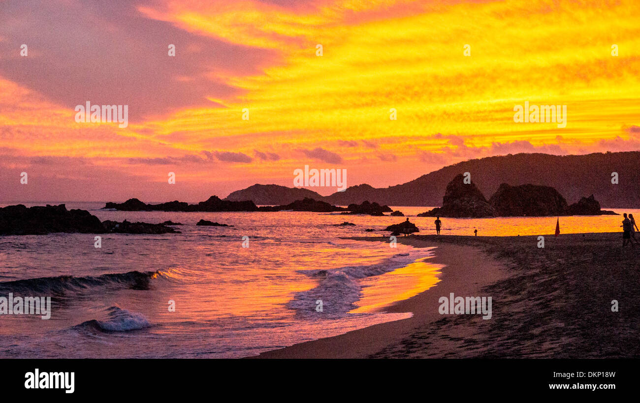 Sunset in oaxaca coast hi-res stock photography and images - Alamy
