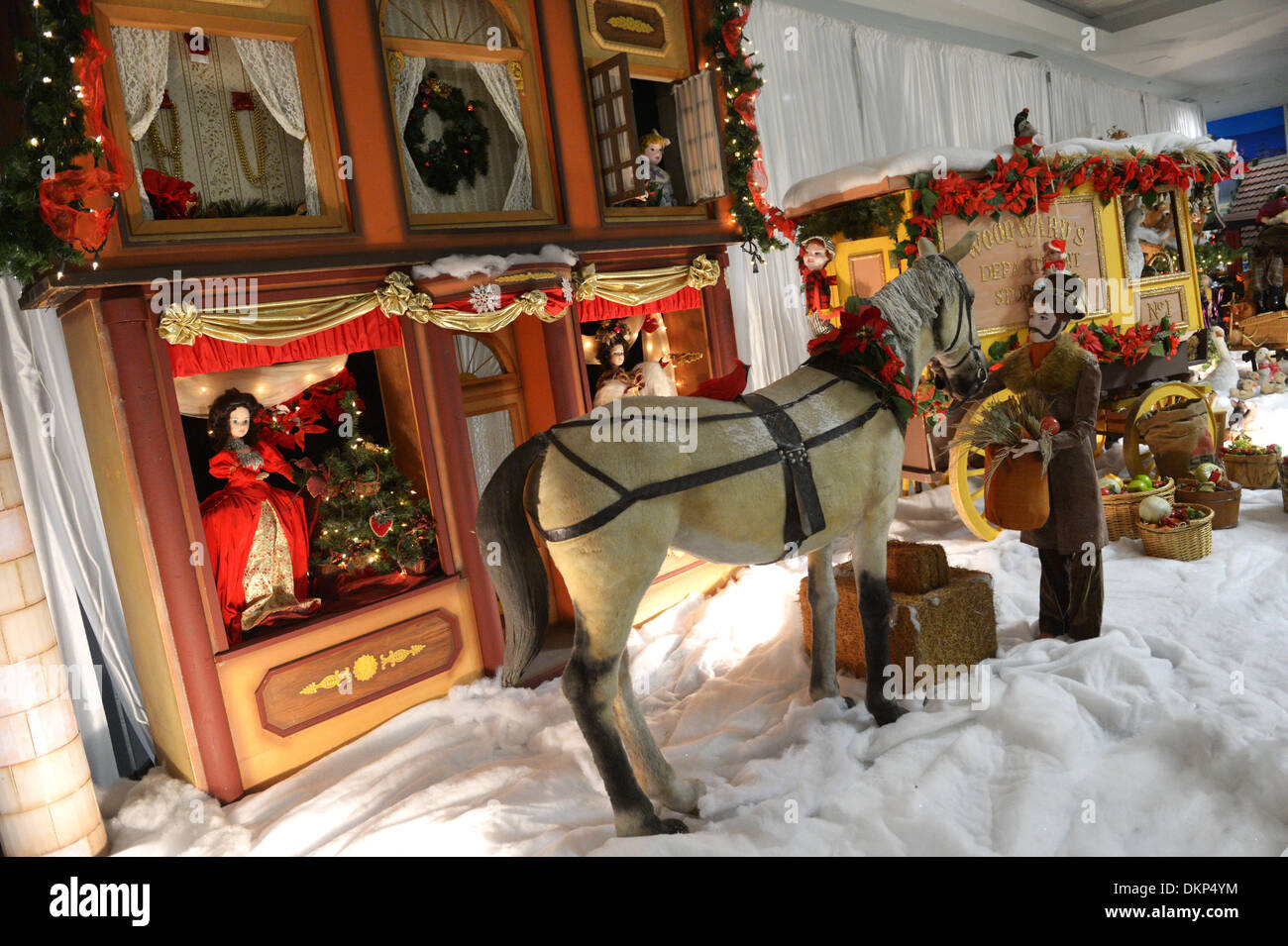 Animated window displays hi-res stock photography and images - Alamy