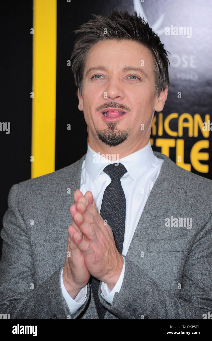 Jeremy Lee Renner at arrivals for AMERICAN HUSTLE Premiere, The ...