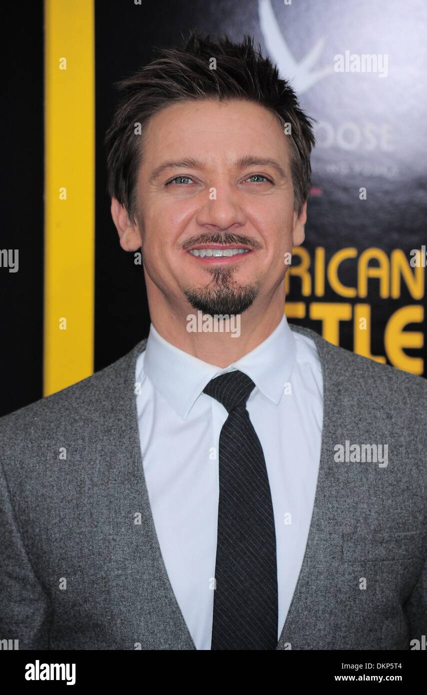 Jeremy Lee Renner at arrivals for AMERICAN HUSTLE Premiere, The ...