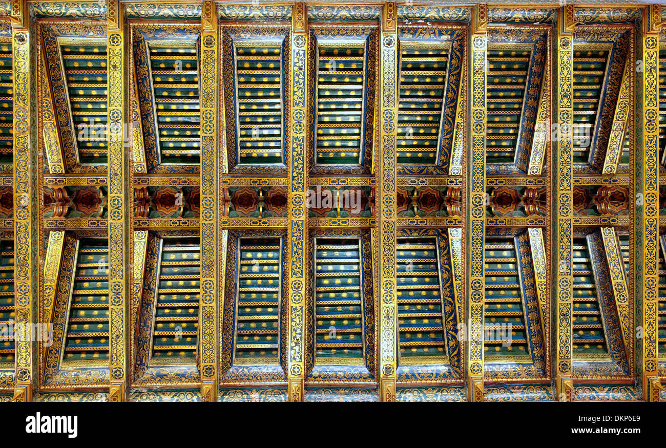 Italy romanesque interior ceiling hi-res stock photography and images ...