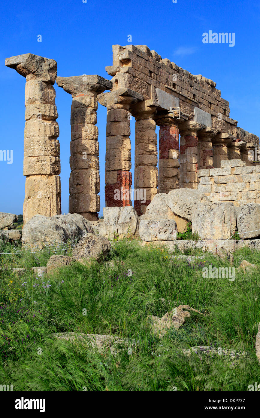 Grass temple hi-res stock photography and images - Alamy
