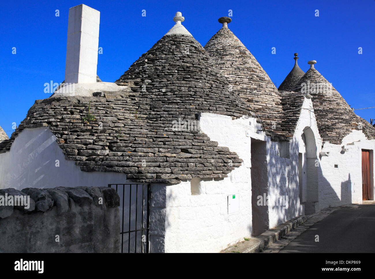 Conical trulli houses of italy hi-res stock photography and images - Alamy