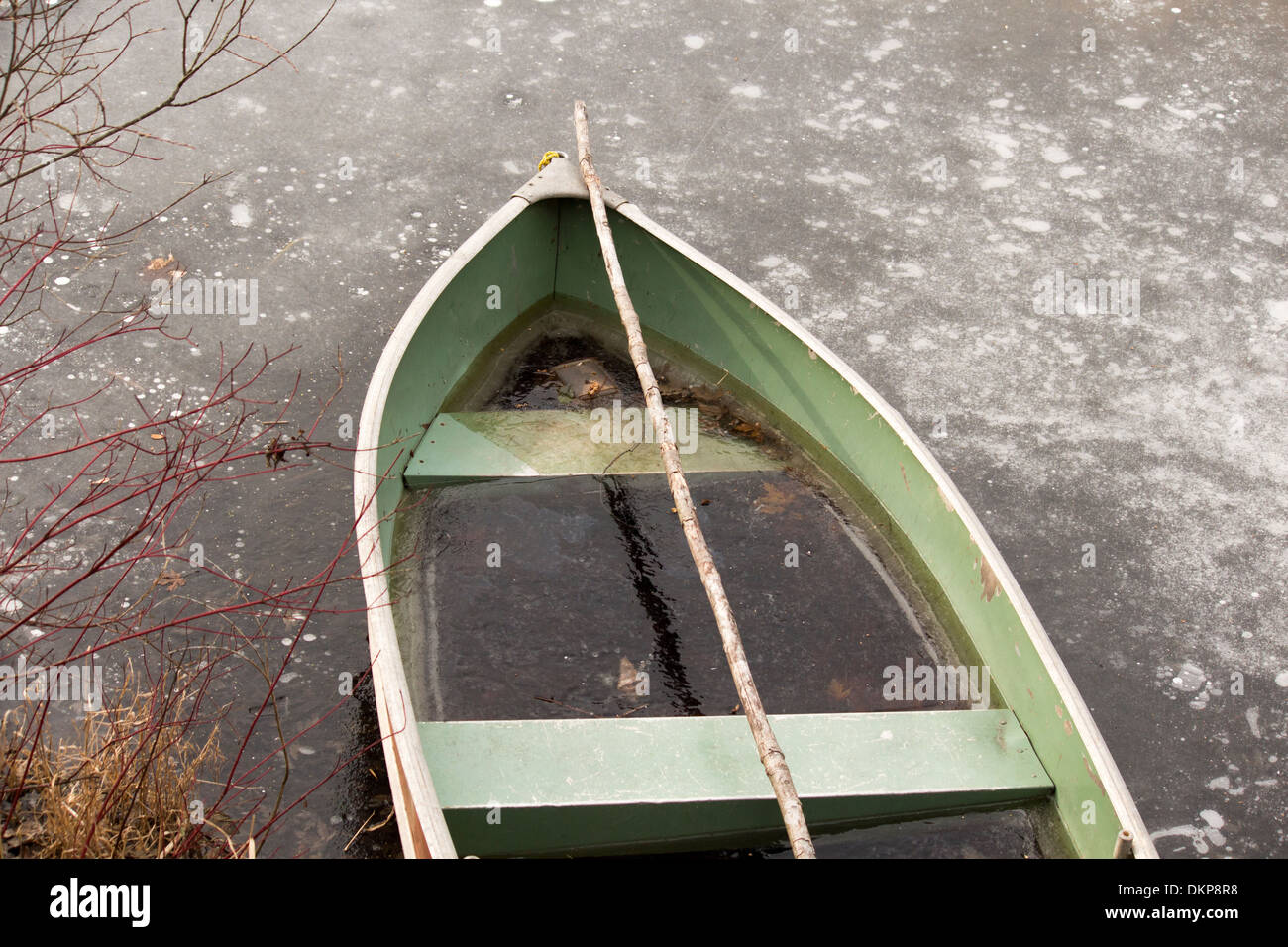 Rowboat on water hi-res stock photography and images - Alamy