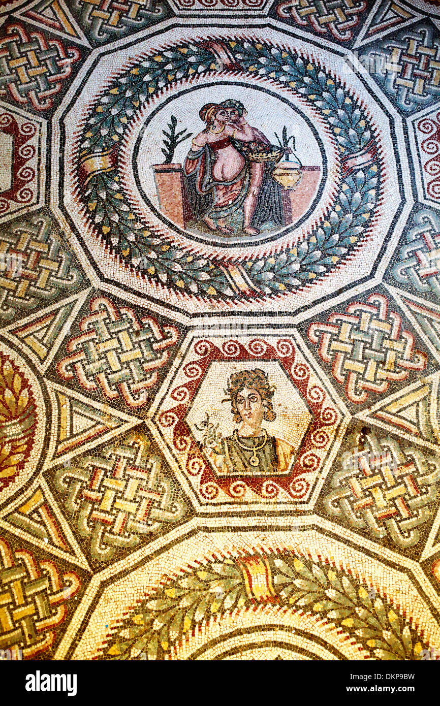 Roman floor mosaic in bedroom, Villa Romana del Casale, Piazza Armerina ...