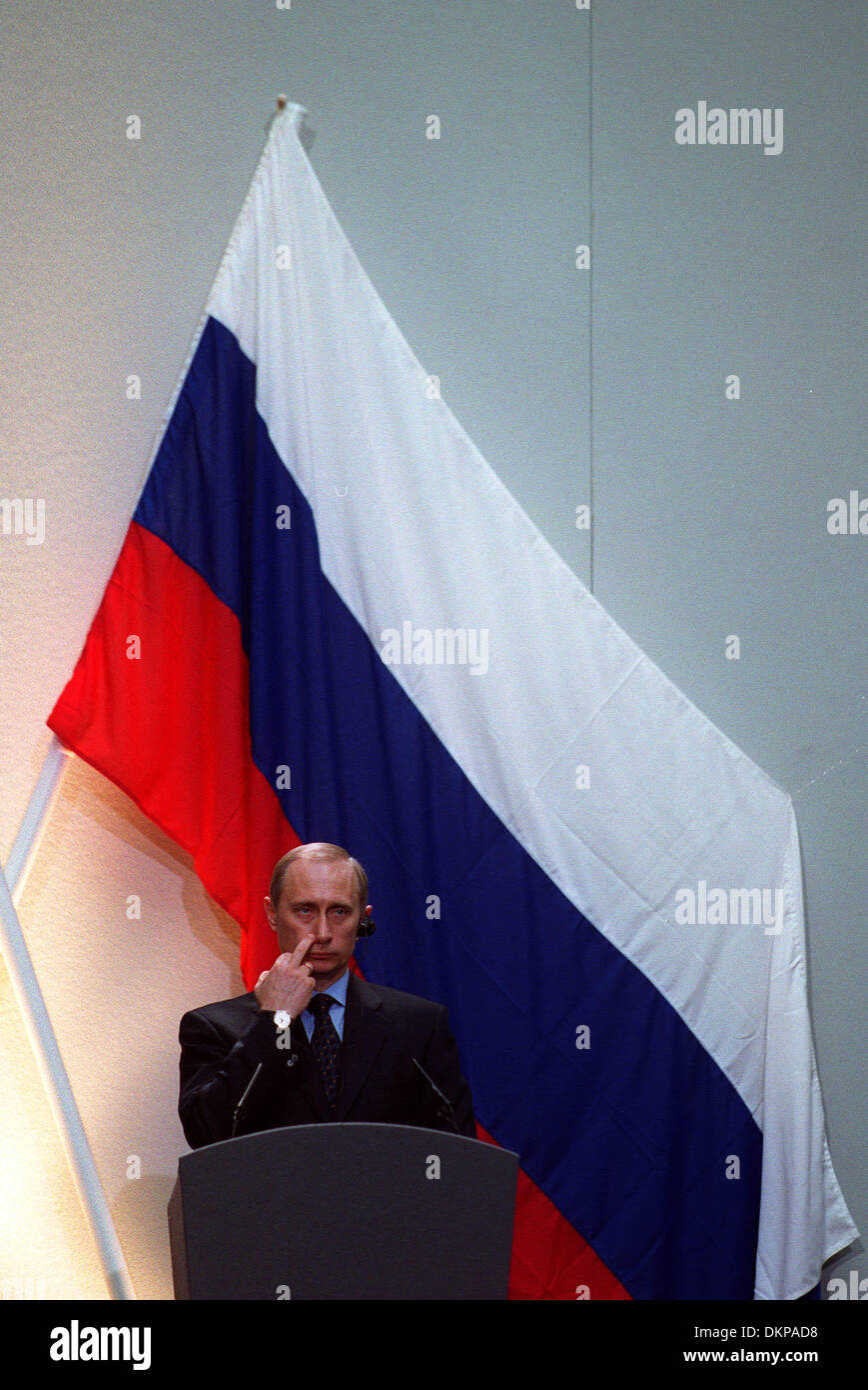 Vladimir putin 2000 hi-res stock photography and images - Alamy