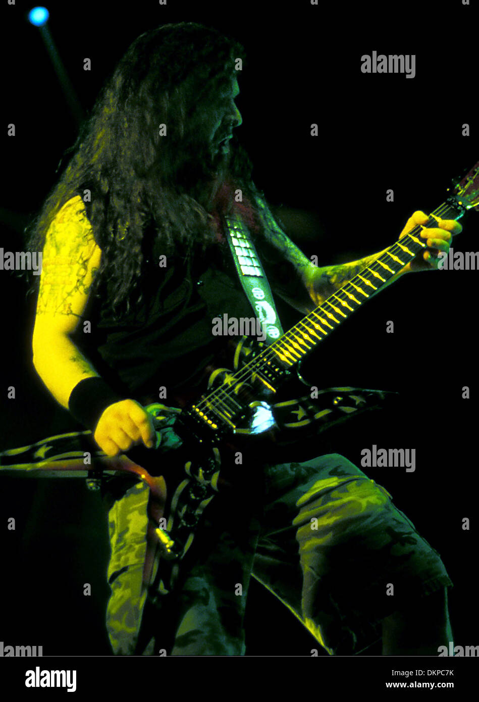 Mar. 3, 2001 - K21364JKROL.PANTERA CONCERT CHICAGO ,IL.03/03/2001. JEFF ...