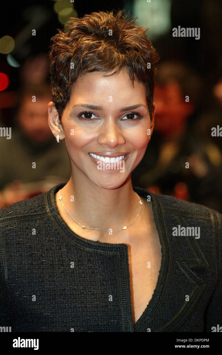 HALLE BERRY.ACTRESS.ANY.POTSDAMMER PLATZ, BERLIN, GERM.09/02/2002.DI321 ...