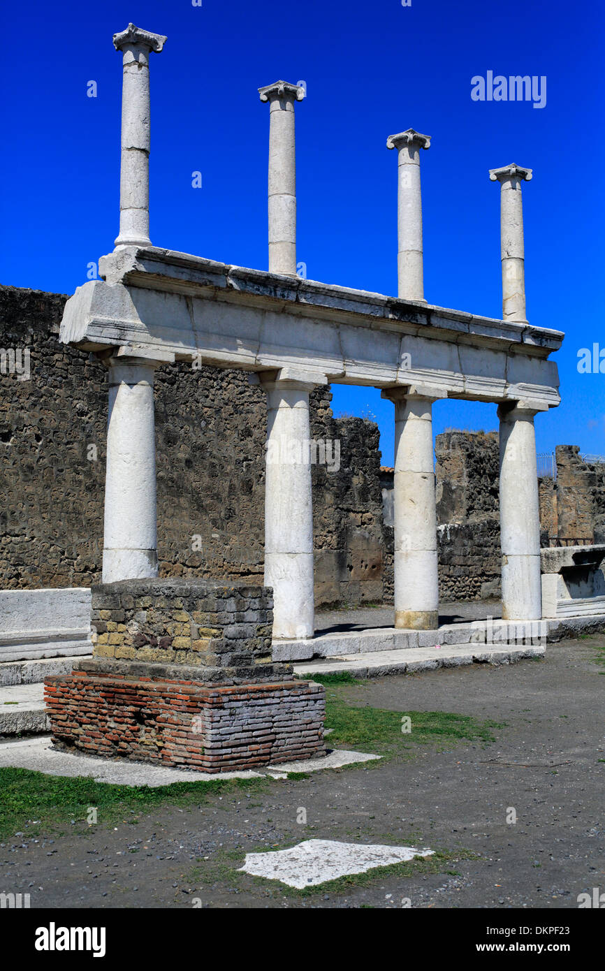 Pompeii temple hi-res stock photography and images - Alamy
