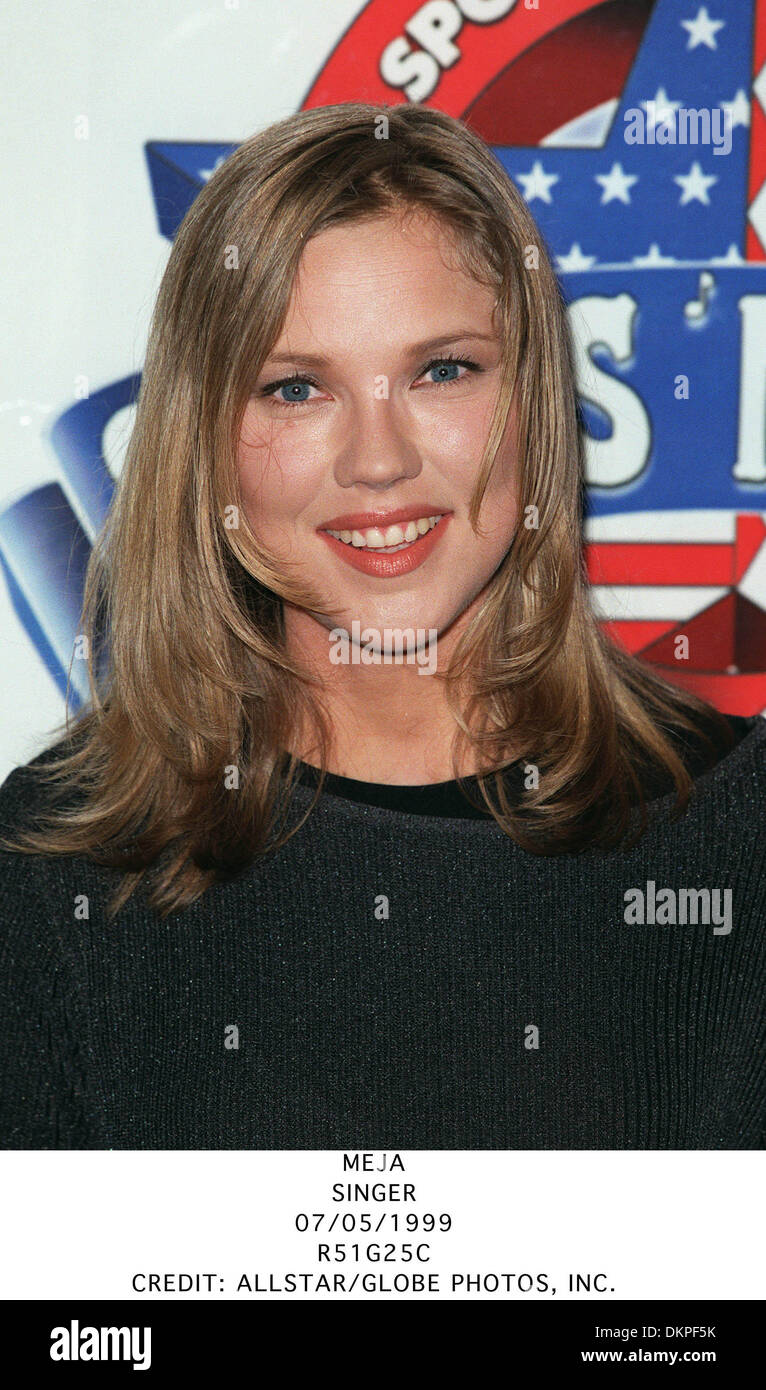 MEJA.SINGER.07/05/1999.R51G25C Stock Photo, Royalty Free Image ...