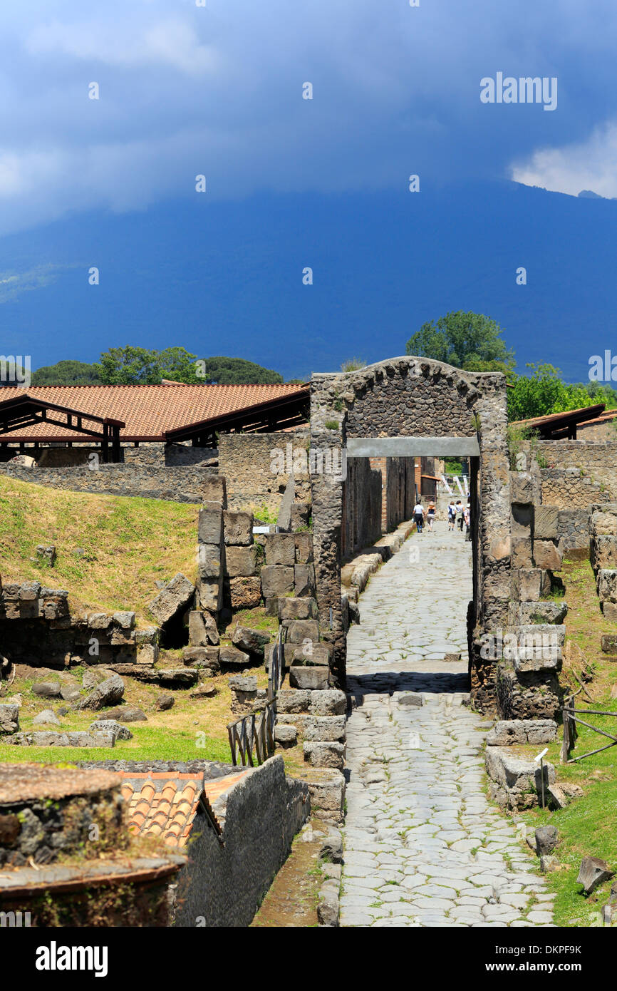Ancient pompeii street hi-res stock photography and images - Alamy