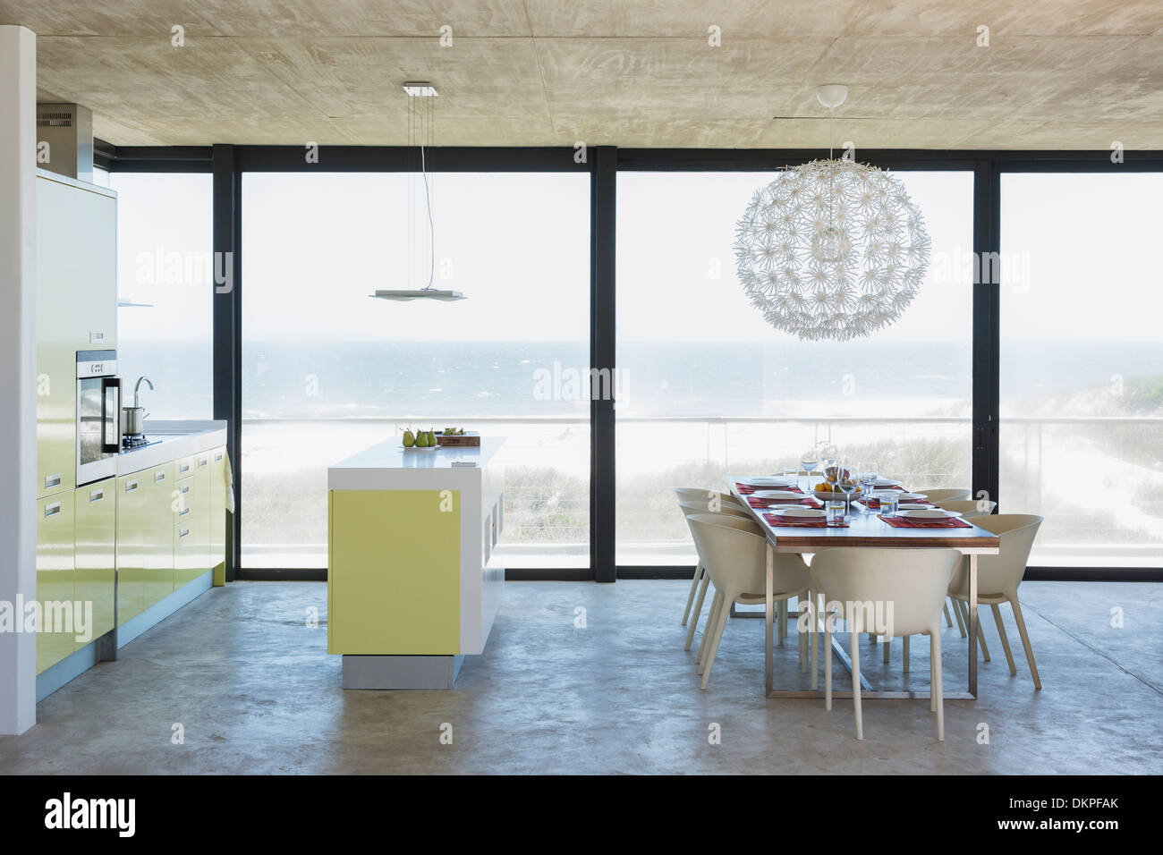 Dining room overlooking ocean hi-res stock photography and images - Alamy