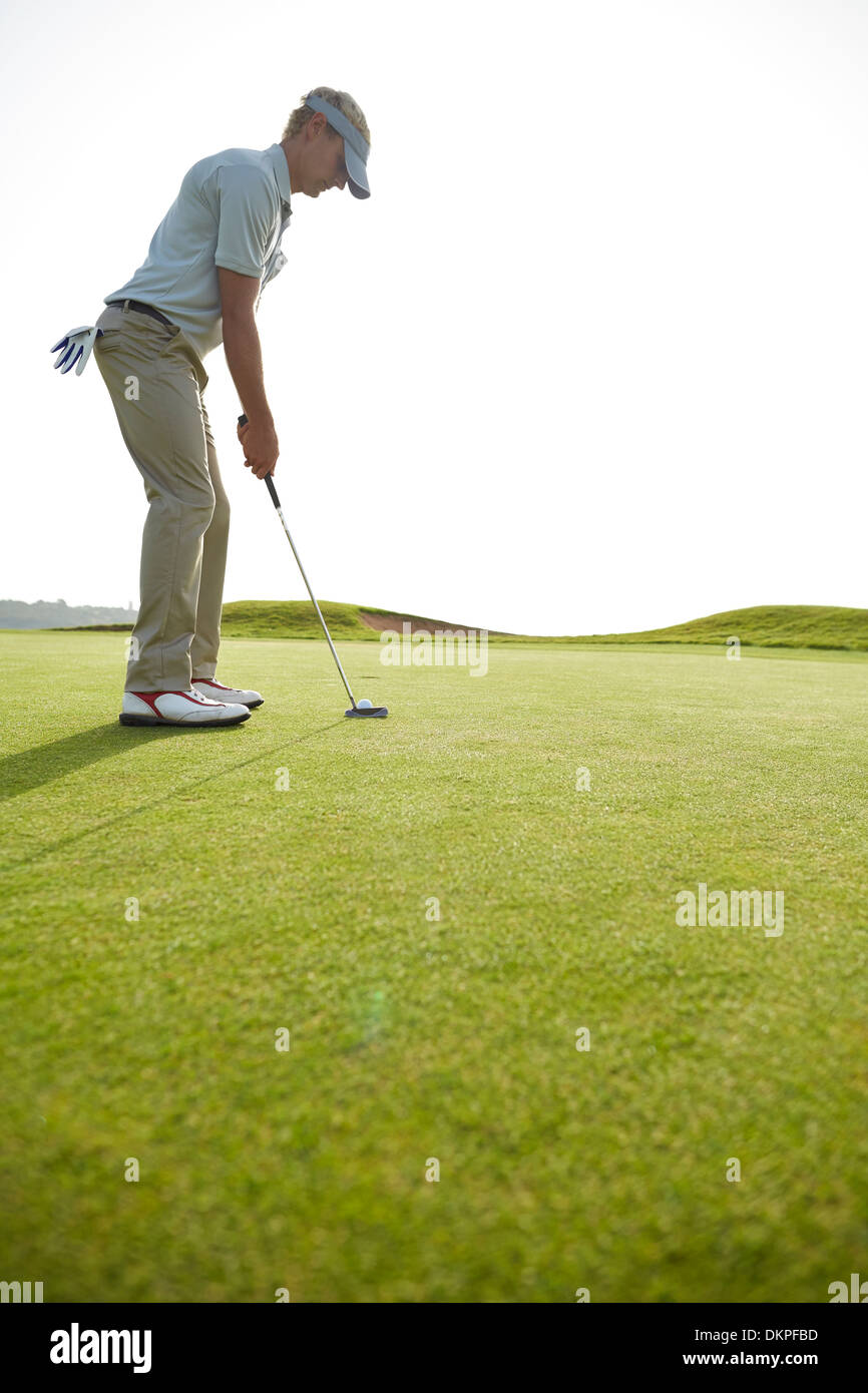 Man putting on golf course Stock Photo - Alamy