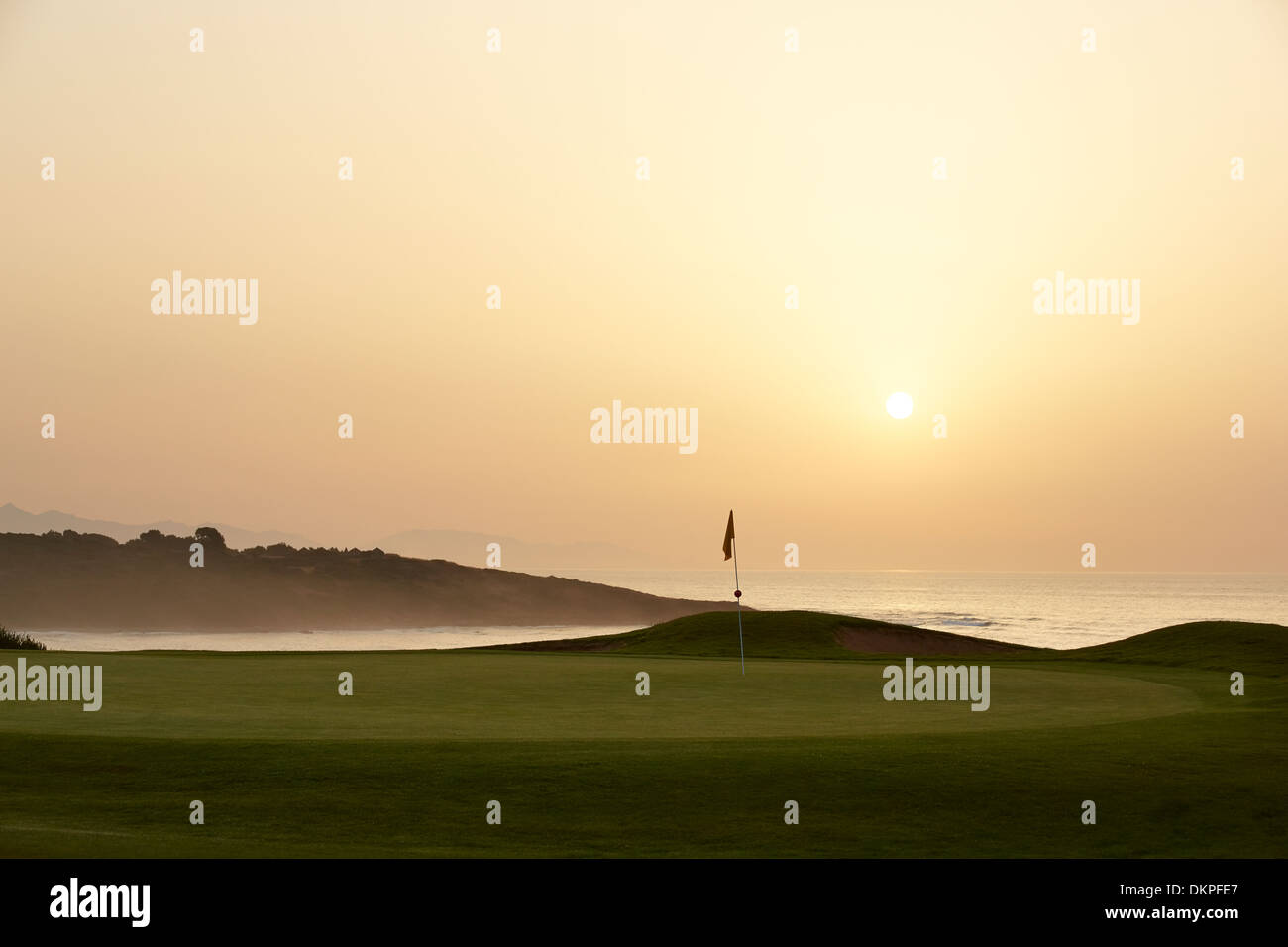 Golf course ocean hi-res stock photography and images - Alamy