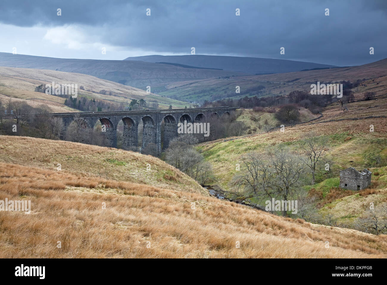 Stone bridge in rural landscape Stock Photo - Alamy