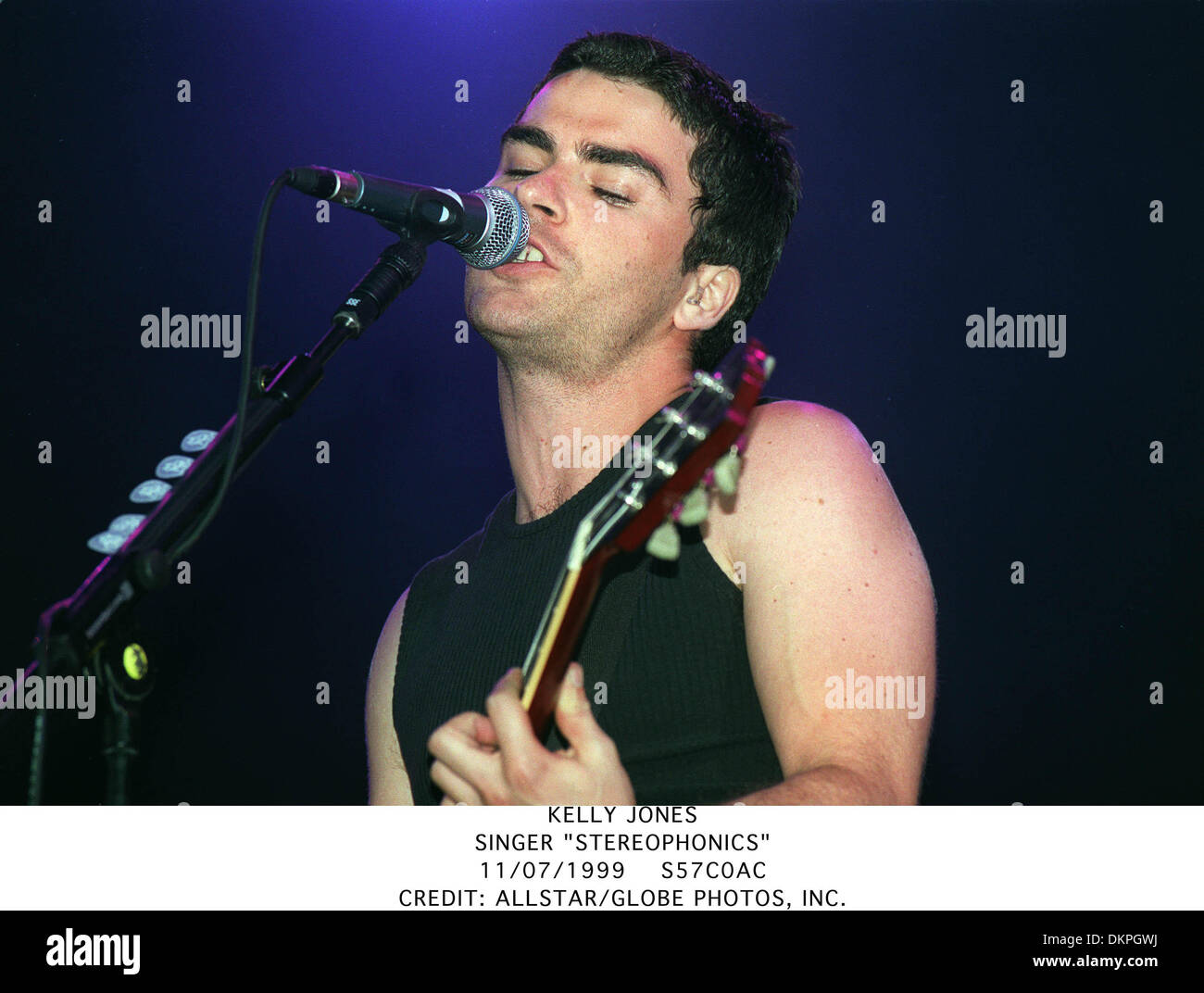 Kelly jones stereophonics 1999 hi-res stock photography and images - Alamy