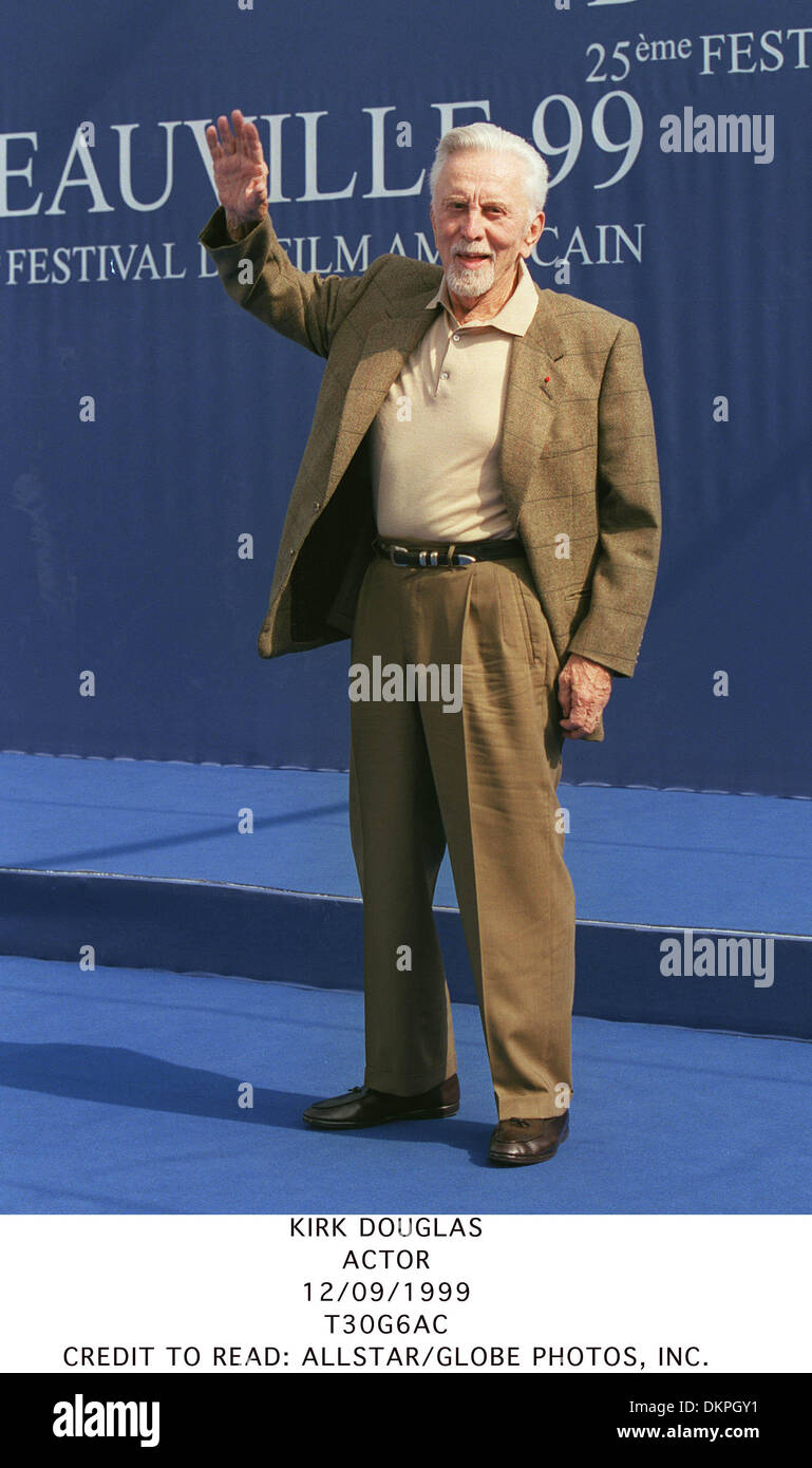 KIRK DOUGLAS.ACTOR.12/09/1999.T30G6AC.CREDIT TO READ Stock Photo - Alamy