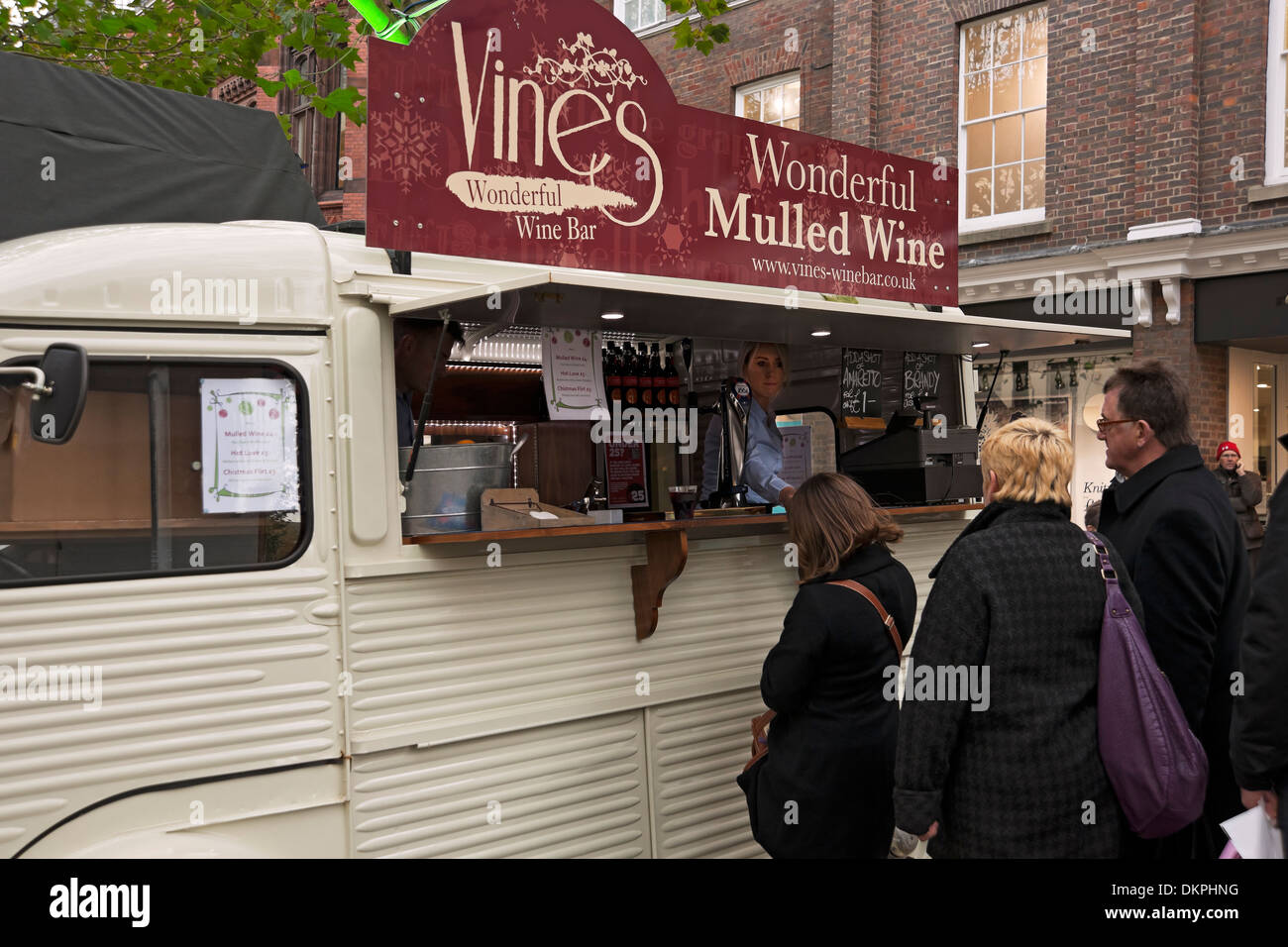 English mulled wine stand hi-res stock photography and images - Alamy
