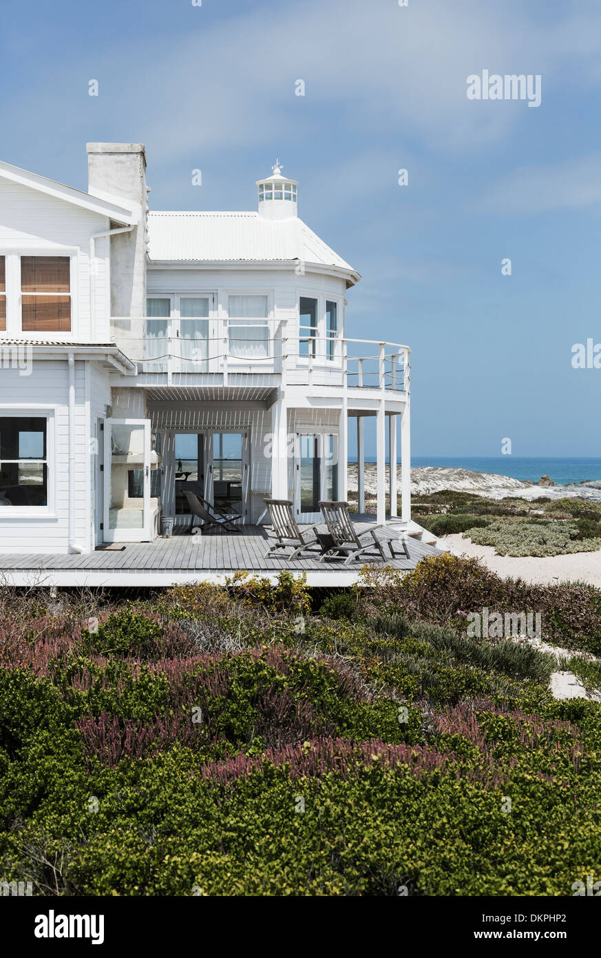 Overlooking coast house hi-res stock photography and images - Alamy