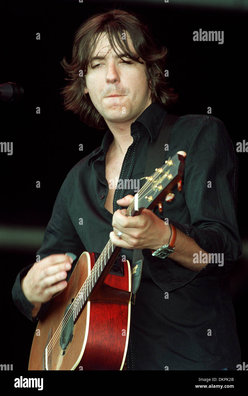 DAN HIPGRAVE.GUITARIST ''TOPLOADER''.KINROSS, SCOTLAND.08/07/2001 ...