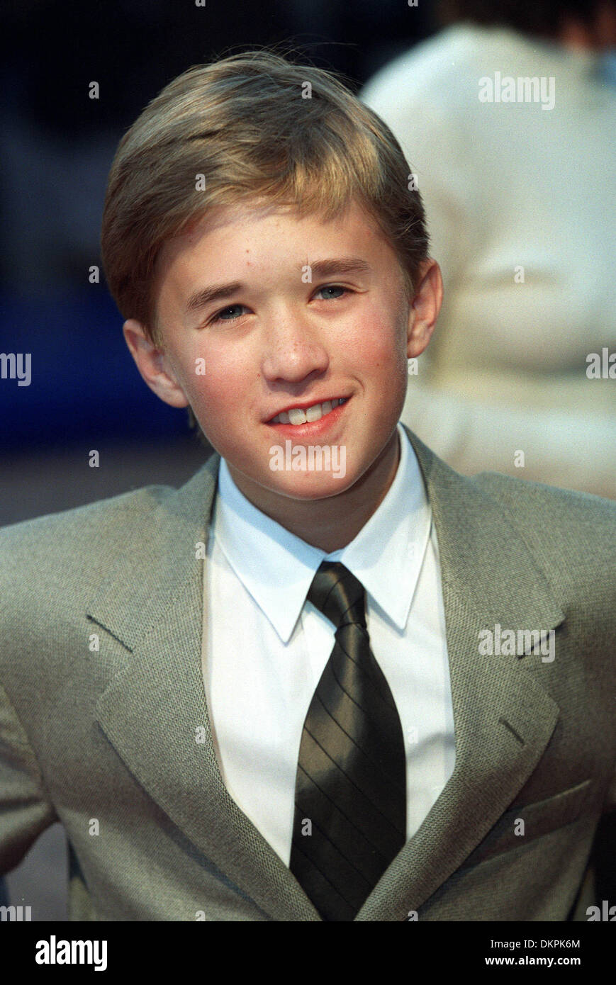 Haley joel osment 2001 hi-res stock photography and images - Alamy