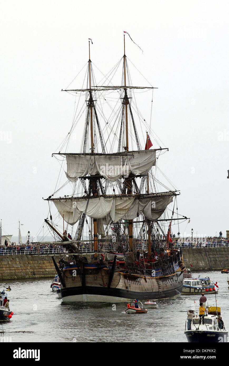 THE ENDEAVOUR.REPLICA OF HM BARK ENDEAVOUR.21/06/2002.DI58 Stock Photo ...