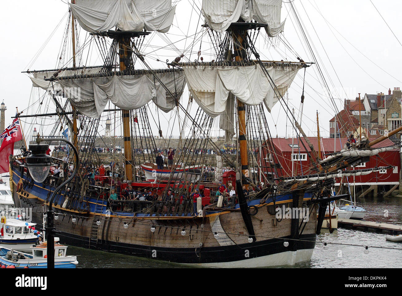 THE ENDEAVOUR.REPLICA OF HM BARK ENDEAVOUR.21/06/2002.DI61 Stock Photo ...